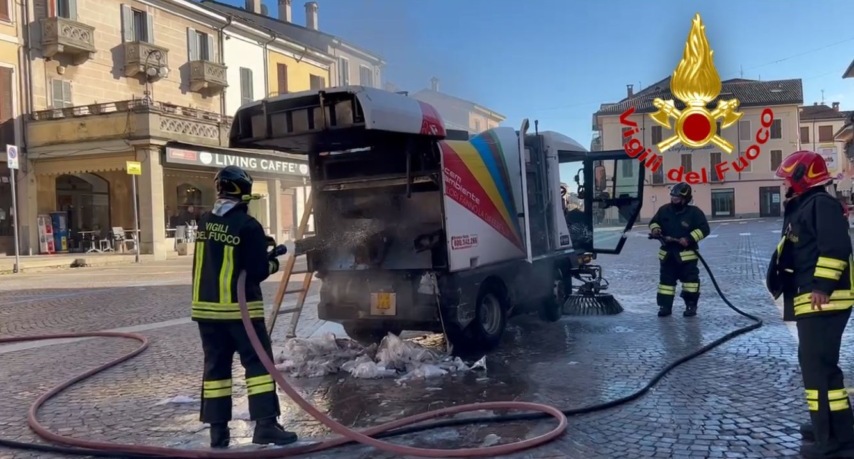 Principio di incendio nel Lodigiano, spazzatrice rischia di prendere ...