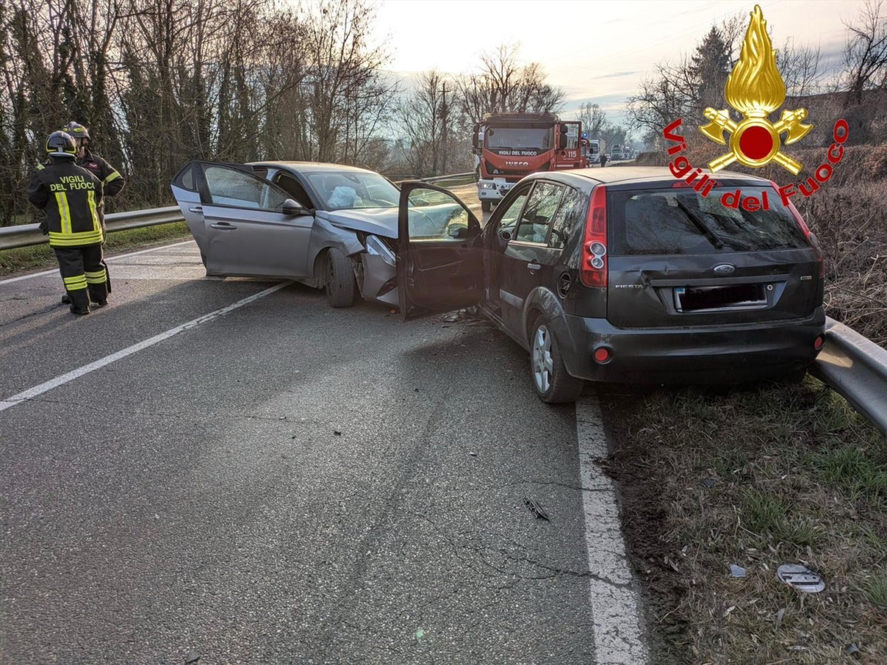 Scontro frontale tra due auto sulla Provinciale 169: tre feriti a ...